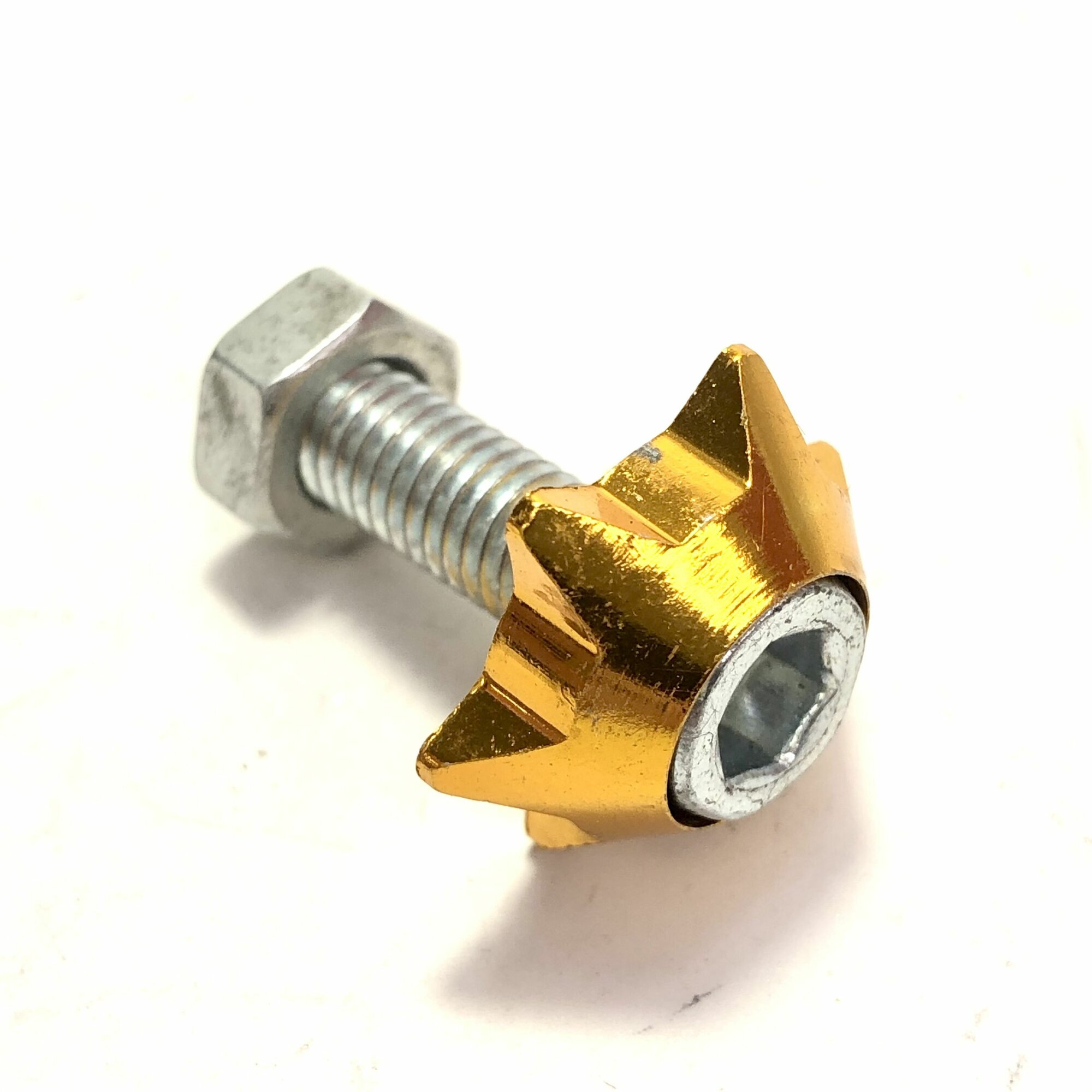 Болт декоративный золото М6 1шт