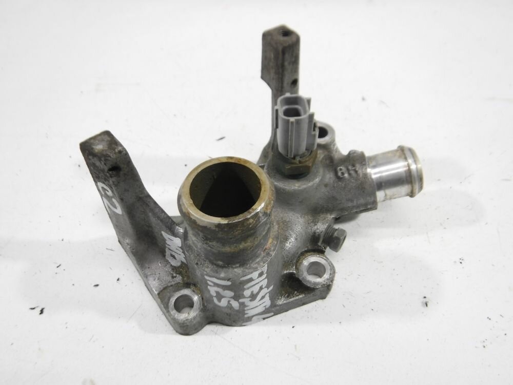 Фланец двигателя системы охлаждения Ford Fiesta IV