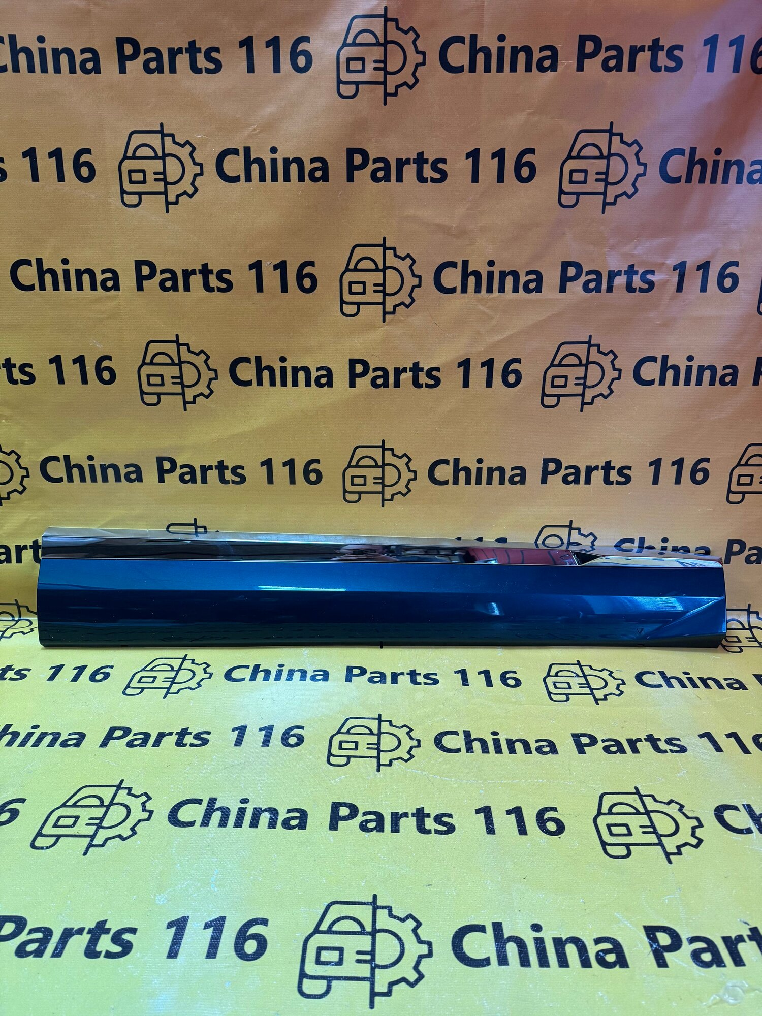 Накладка передней правой двери Geely Monjaro