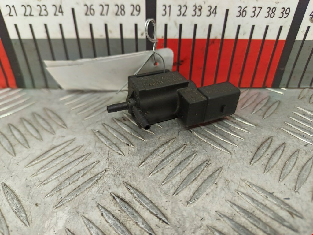 Клапан воздушный Volkswagen Golf 6 037906283C арт. 2208482