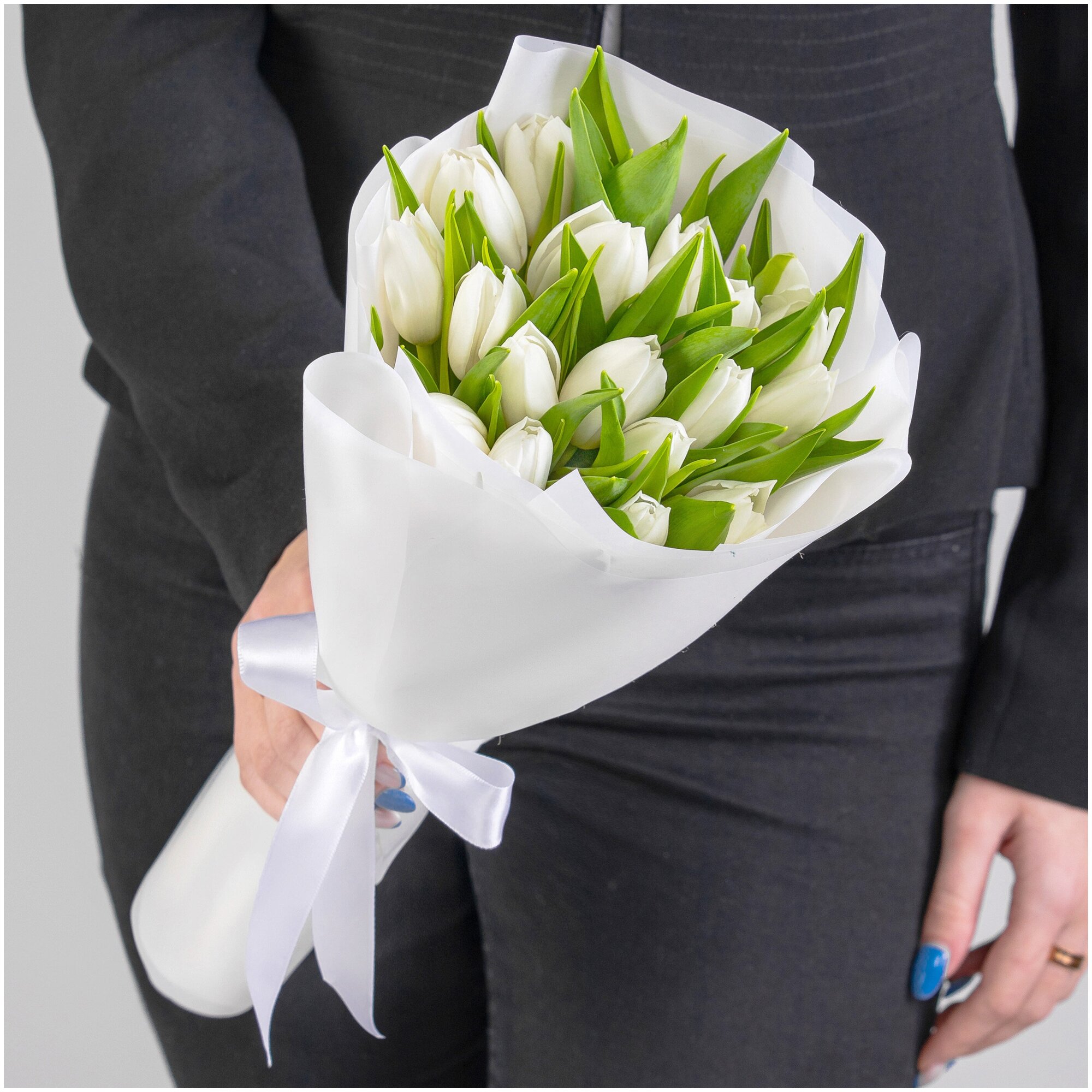 Букет Мегацвет24 "Белые Тюльпаны", 19 шт, дизайнерская упаковка