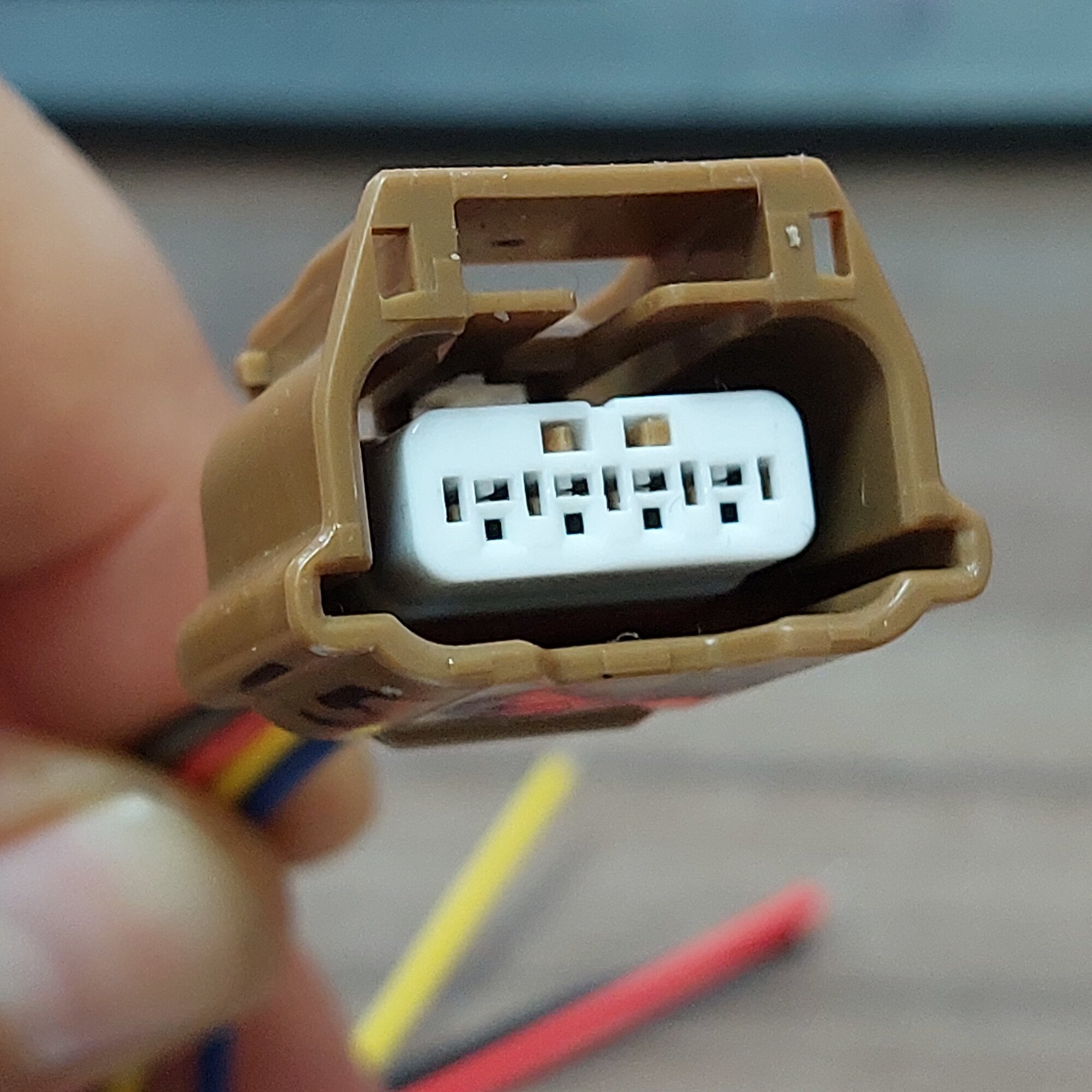 Разъем (штекер) 4 контакта датчиков Nissan Renault Citroen (пазы снизу)