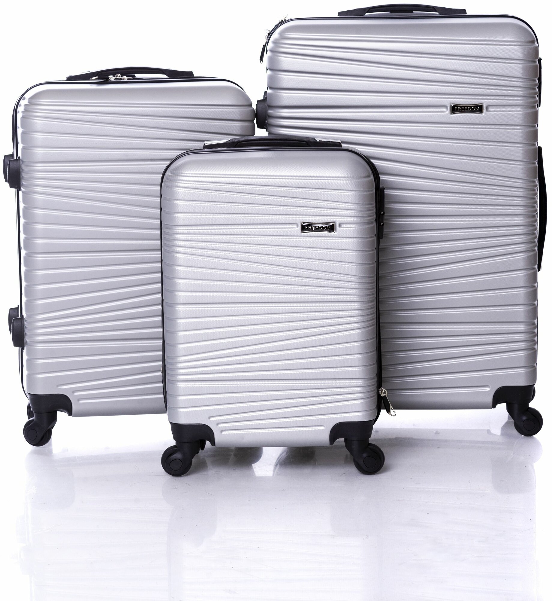 Комплект чемоданов 