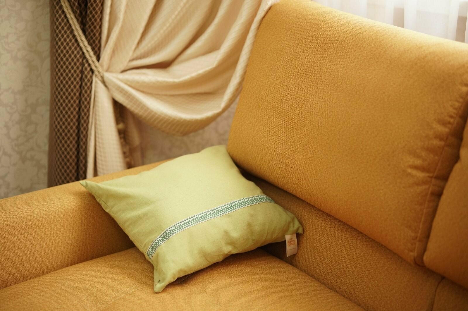 Подушка-оберег с кедровым наполнителем 40х40 "Бережа" ТМ Царские кровати