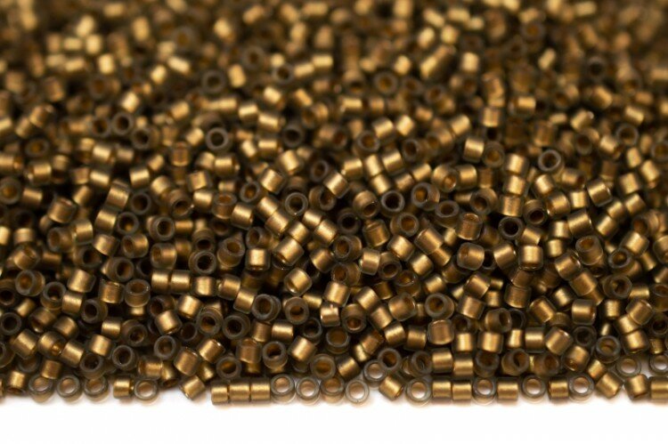 Бисер японский TOHO Treasure цилиндрический 11/0 #0999F черный алмаз матовый радужный, золотая линия внутри, 5 грамм