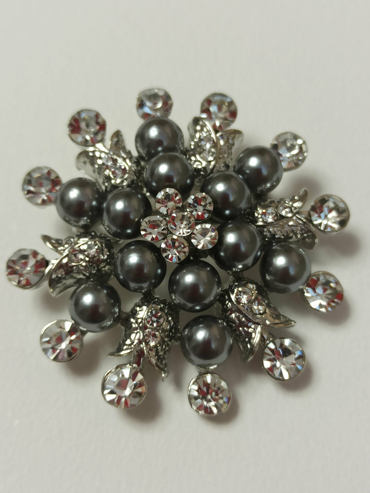 Брошь, жемчуг имитация