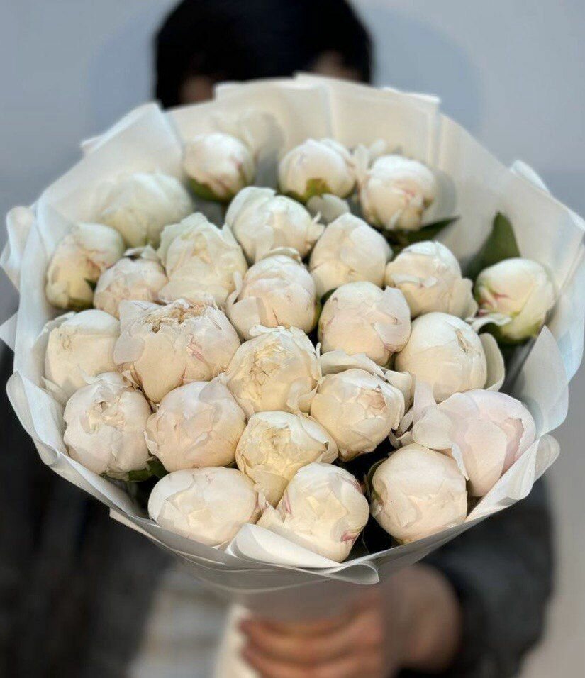 Монобукет из пионов "Мэри Николс" 25 шт. с доставкой до двери от FlowersGo