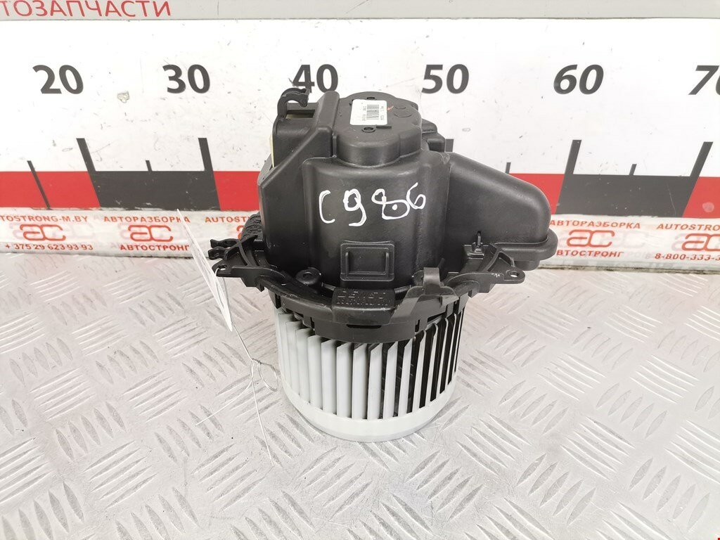 Моторчик печки (вентилятор отопителя) Renault Kaptur 272101005R арт. 893725