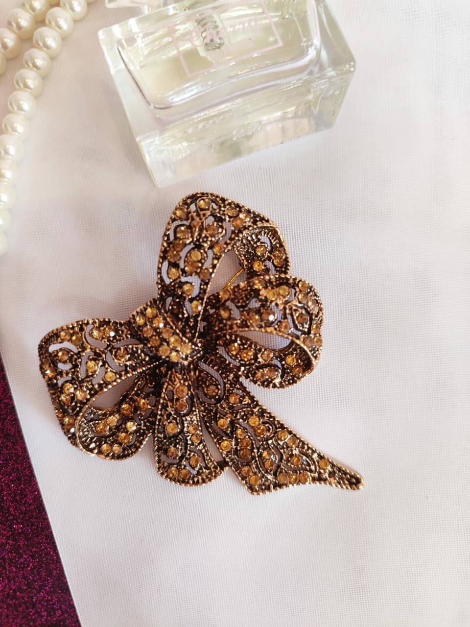 Брошь, стразы