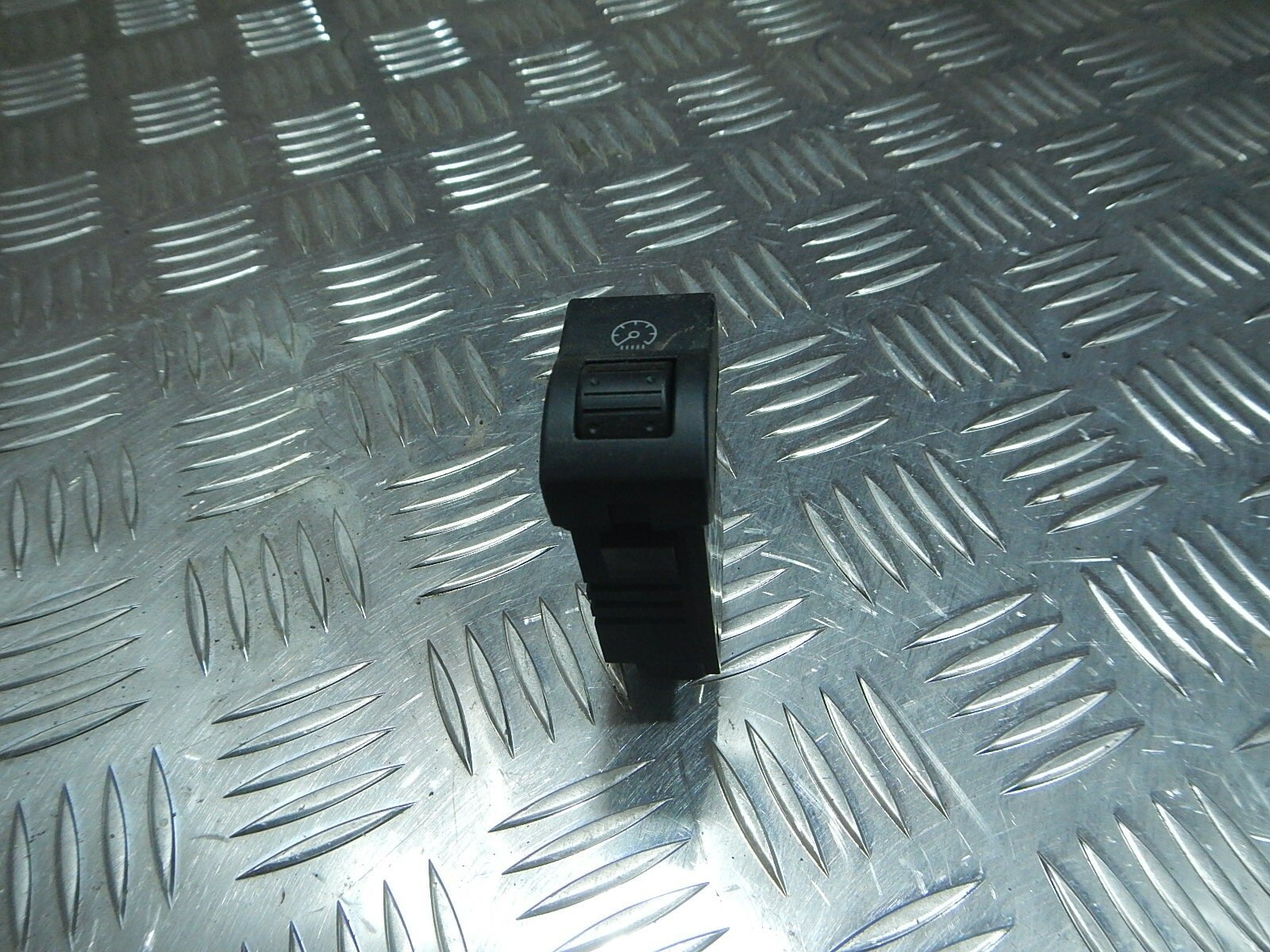 Б/У Кнопка освещения панели приборов, Mazda (Мазда)-3 (BK) (02-09) MAZDA 3 (BK) (02-09) Без видимых повреждений 235742 M...