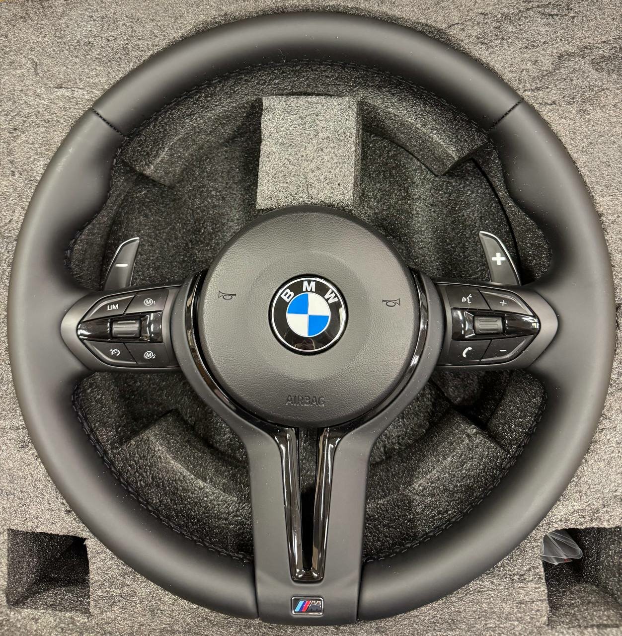 Руль BMW M F10 F06 F01 F07 M5 M6 без подогрева Чёрная строчка Чёрные вставки