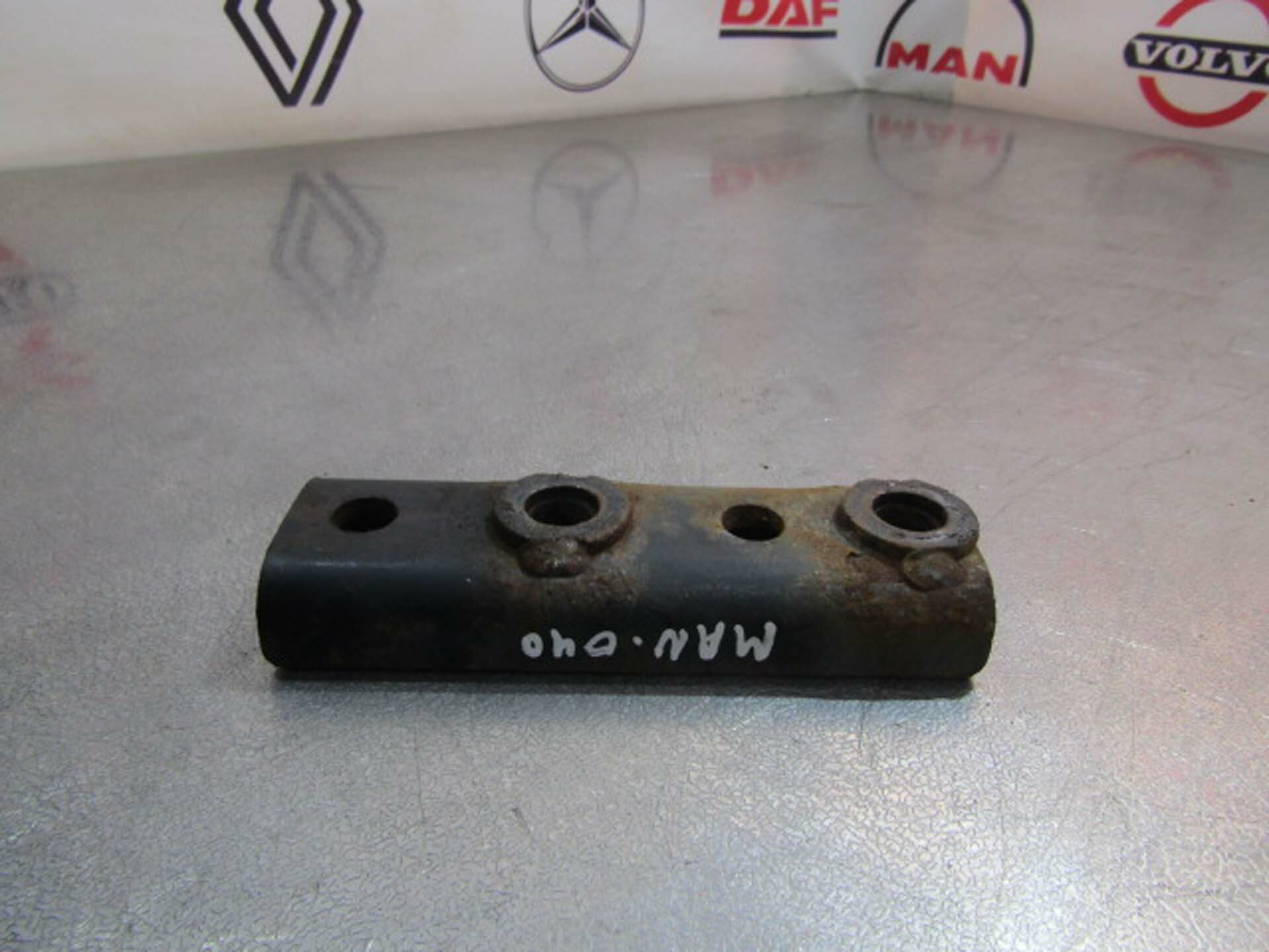 Крепление кронштейна заднего крыла MAN TGA, TGS, TGX