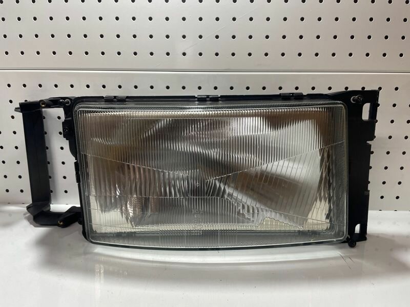 Фара головного света правая SCANIA 4/ 5 серии (series) скания