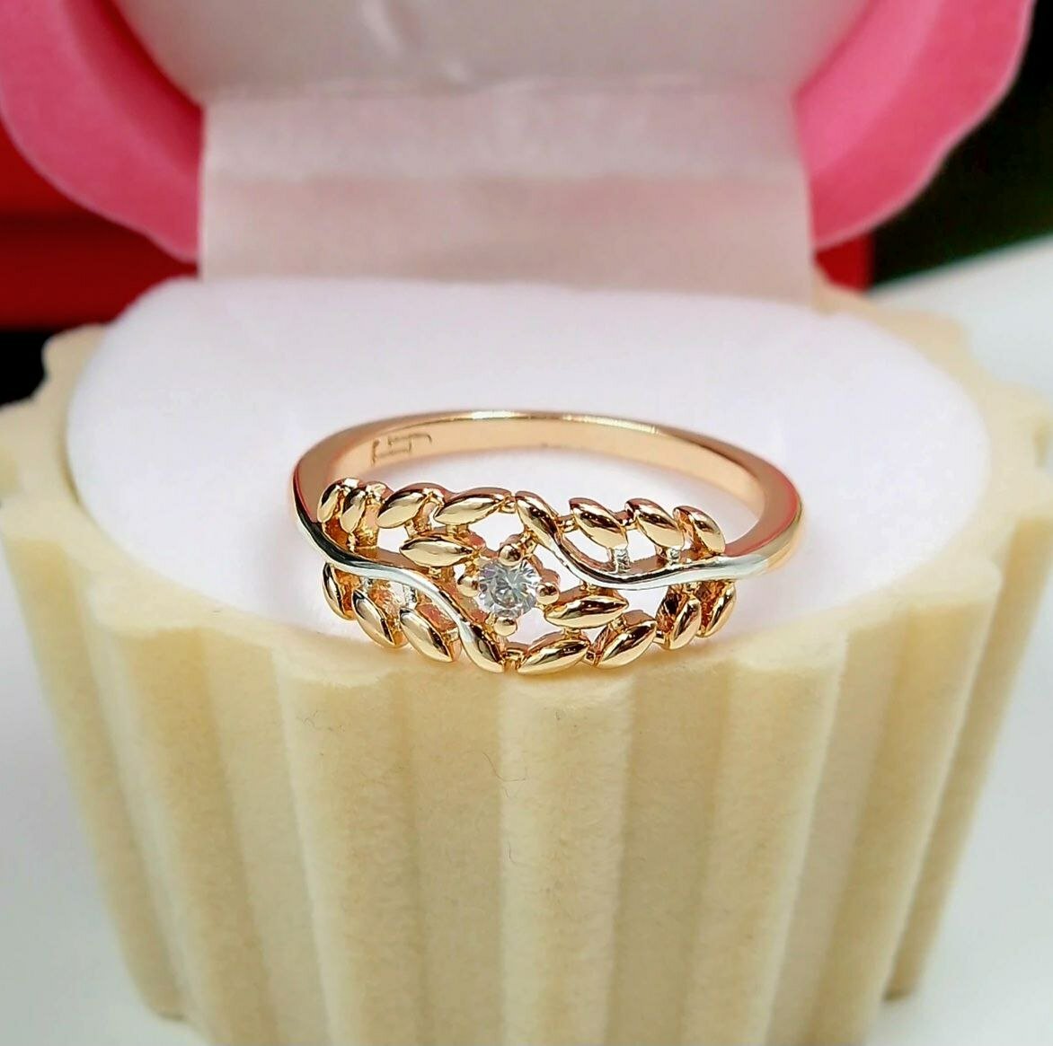 Кольцо, фианит