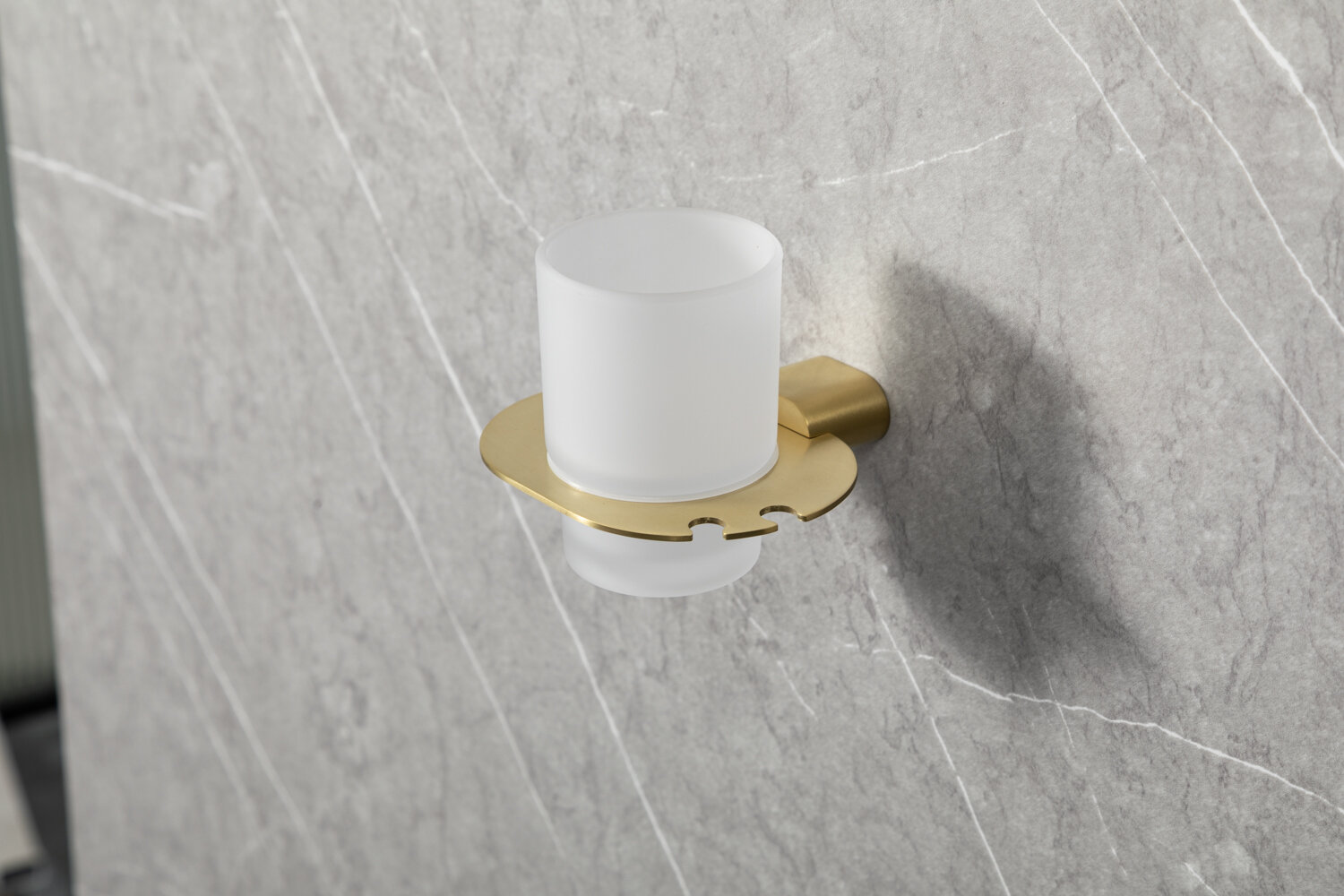 Стакан для зубных щеток Gappo G30906-3, с настенным держателем, металл/стекло, цвет золотой сатин