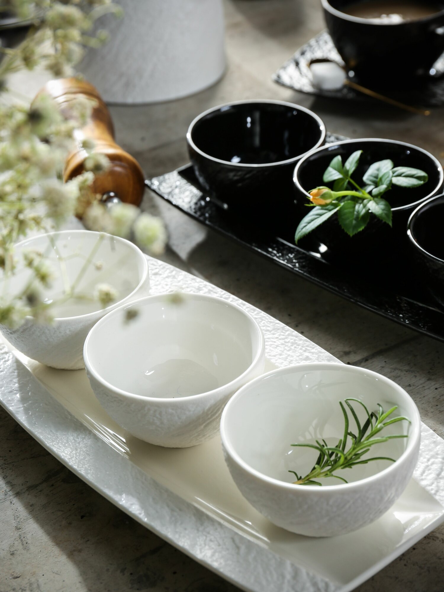 Набор фарфоровый для сервировки в подарочной упаковке лава (блюдо 27х12см + пиалы 8см), белый. STENOVA HOME