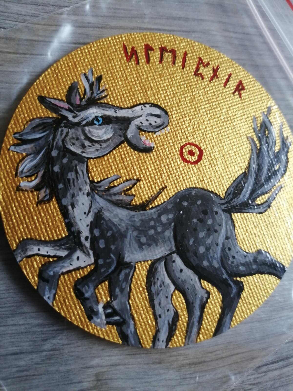 Магнит "Слейпнир", ручная работа, акрил на холсте, глянец, золотой, 7.5 см