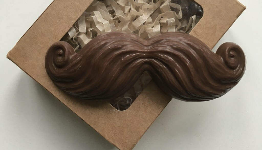 Шоколадная фигура "Усы", молочный бельгийский шоколад, ручная работа