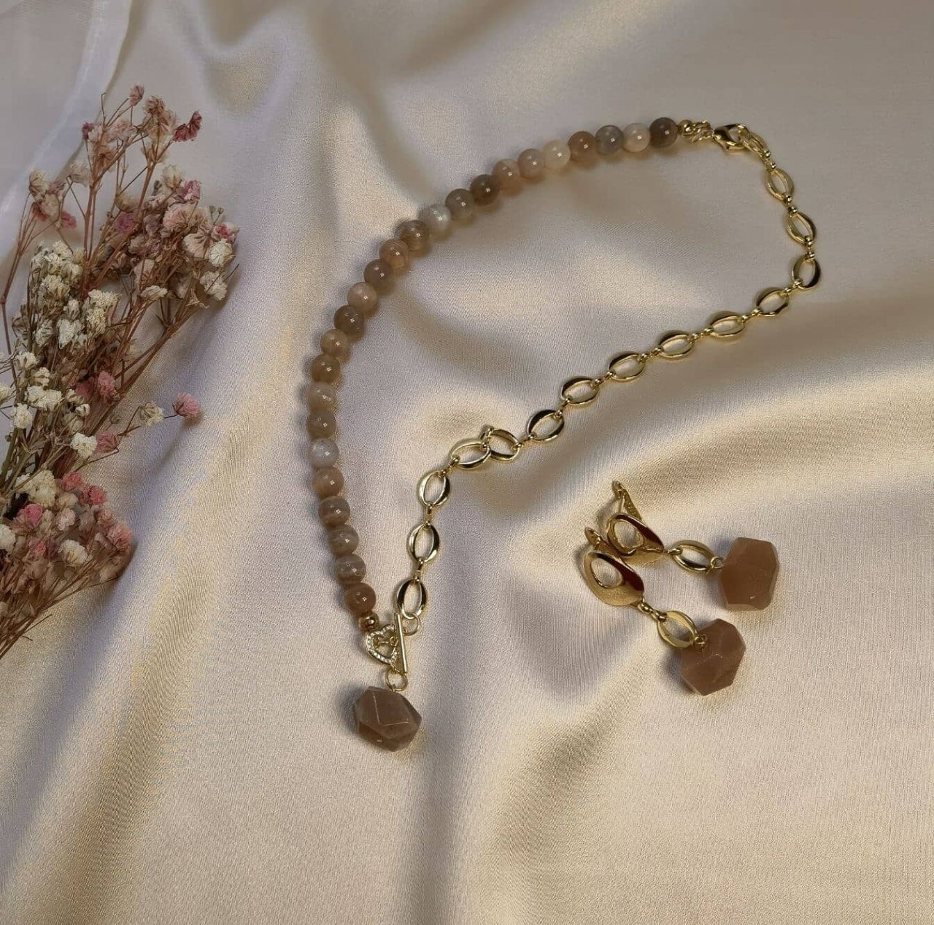 Комплект бижутерии Камни Елены: серьги, колье, гeлиoлит