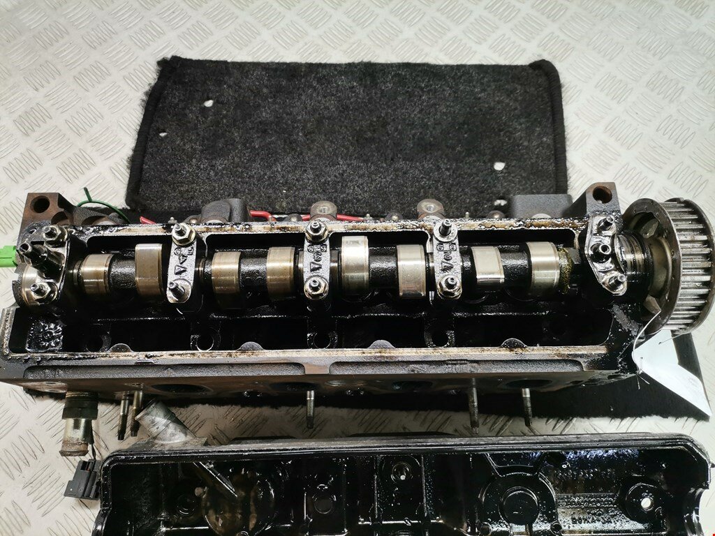 Головка блока цилиндров (ГБЦ) Ford C-MAX 1 1358055 арт. 1820200