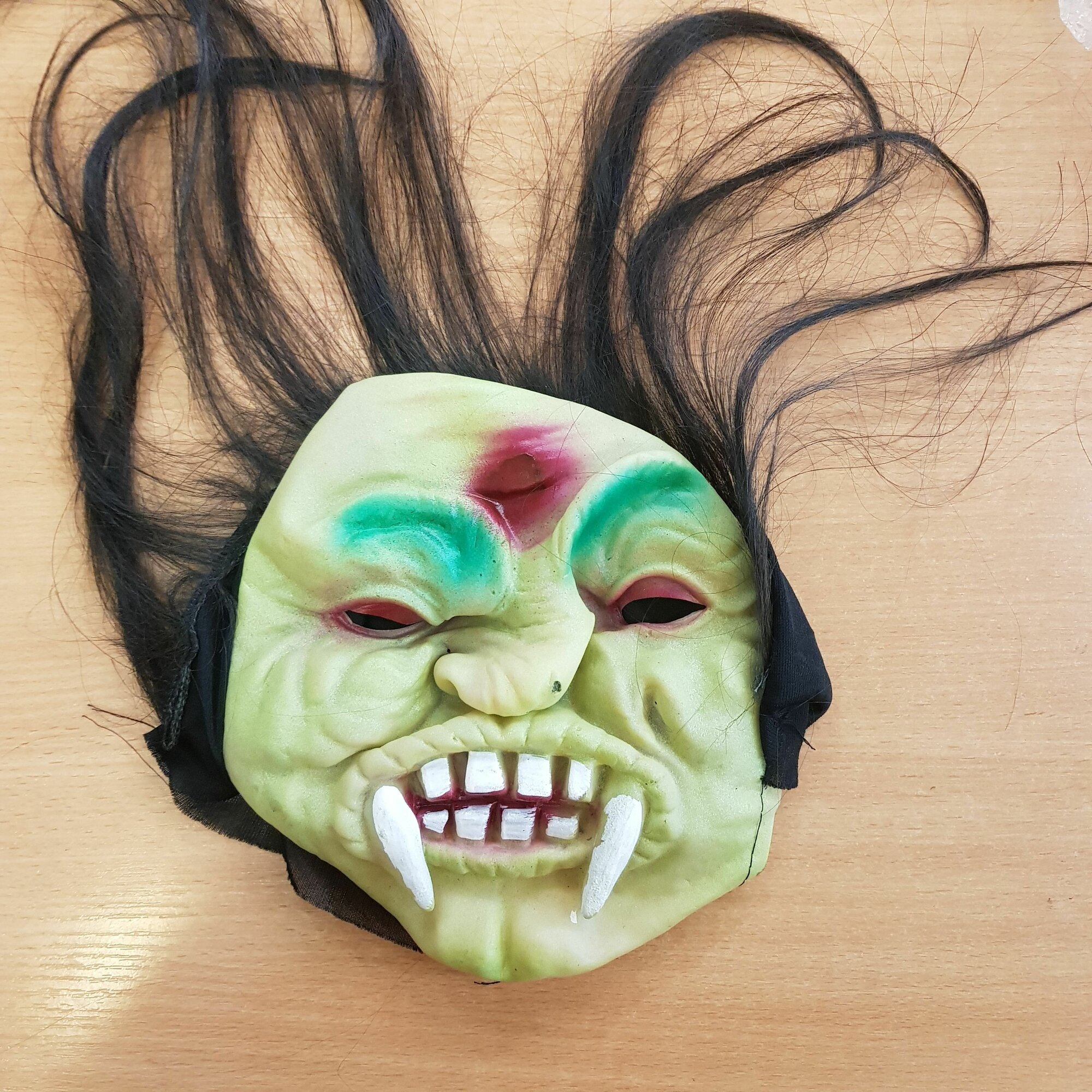 Маска карнавальная "Вампир" латекс, с волосами, 20х21см 1152