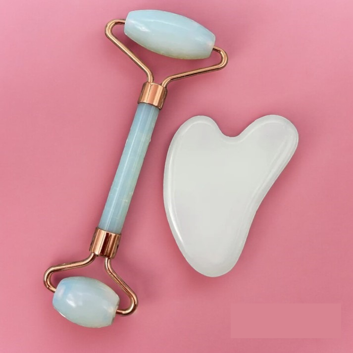 Набор роликовый массажер для лица + скребок гуаша из натурального голубого опала (лунный камень), подарочная упаковка Тайвань (oxan)