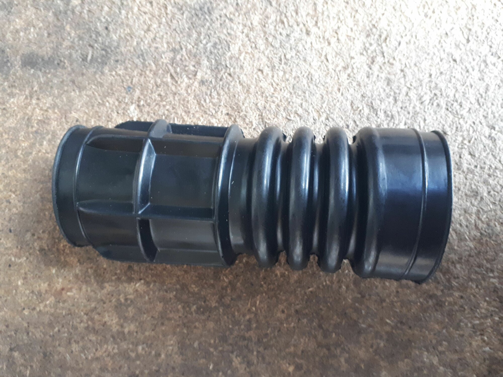 Патрубок воздушного фильтра (хобот прямой) 21073