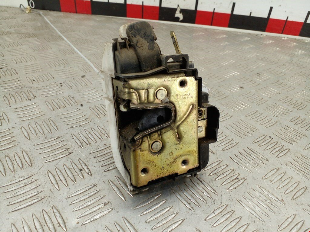Замок двери передней правой Volkswagen Golf 3 1H1837016L арт. 1741898