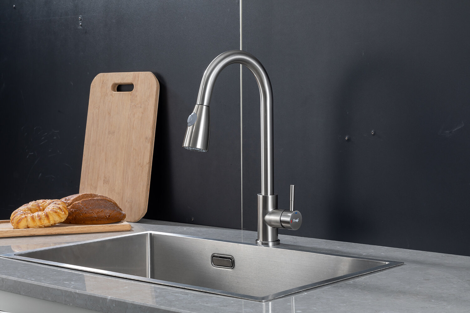 Смеситель для кухни Frap F60991-5 с выдвижным изливом, сатин