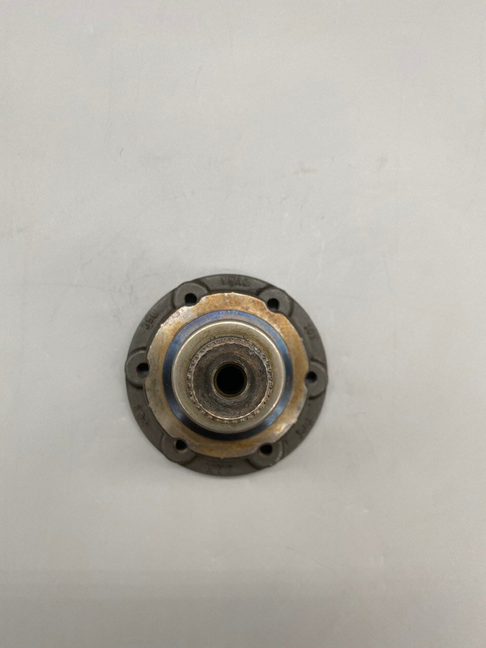 Вал с фланцем 0AM409343A