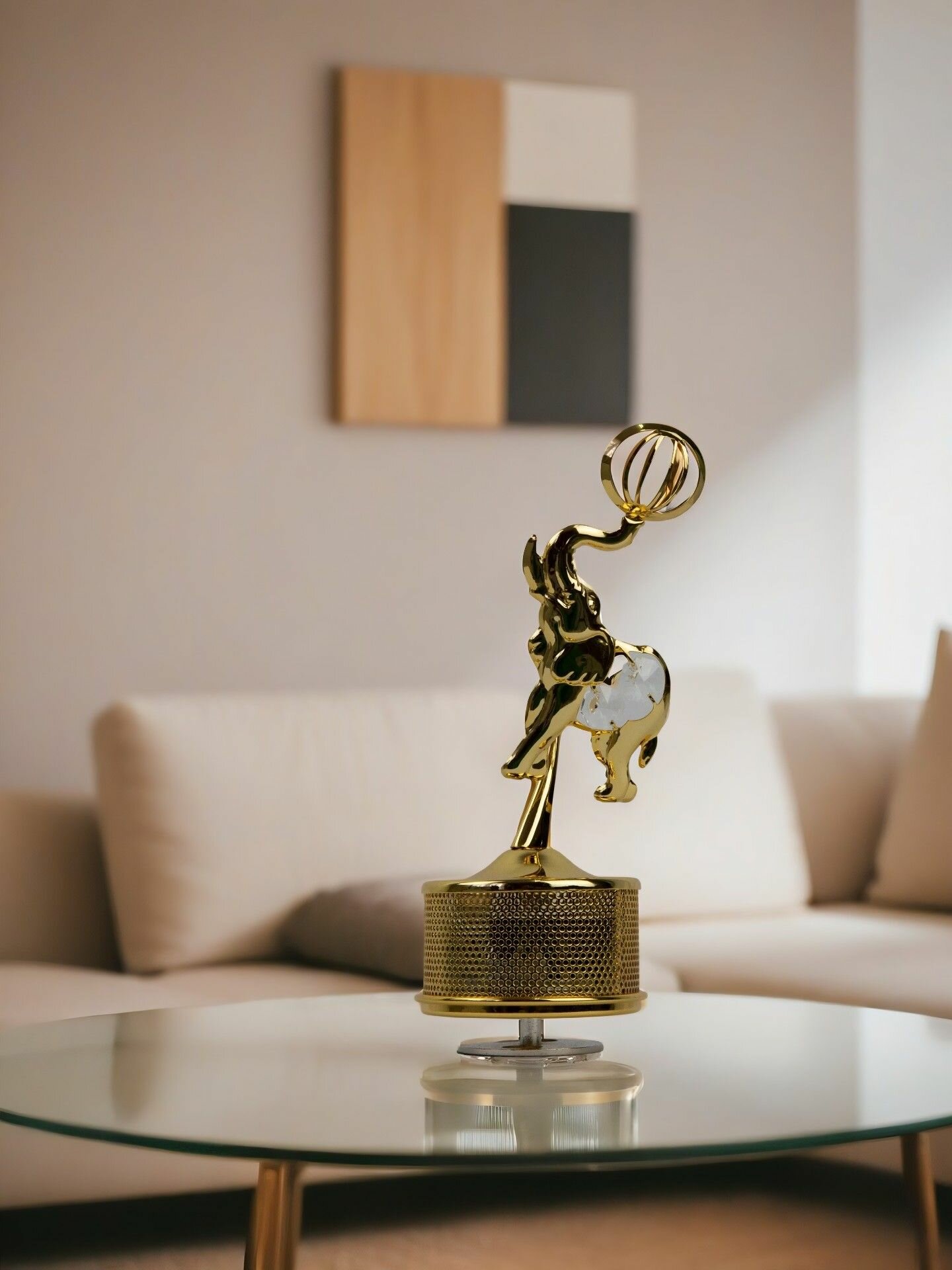 Статуэтка Слон на подставке с музыкой, цвет золотистый, высота 18см