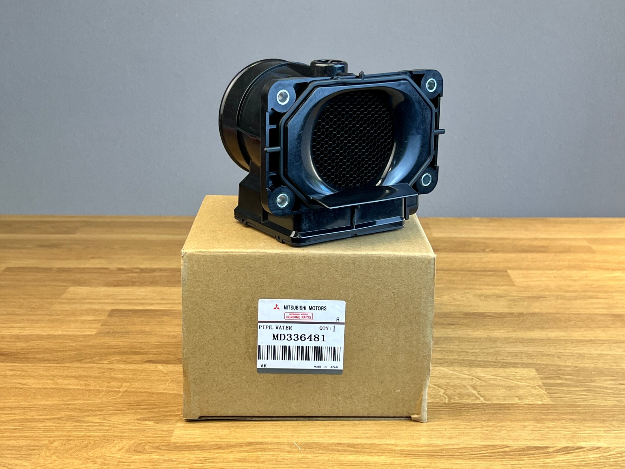 Датчик массового расхода воздуха ДМРВ Mitsubishi Лансер 9 MD336481