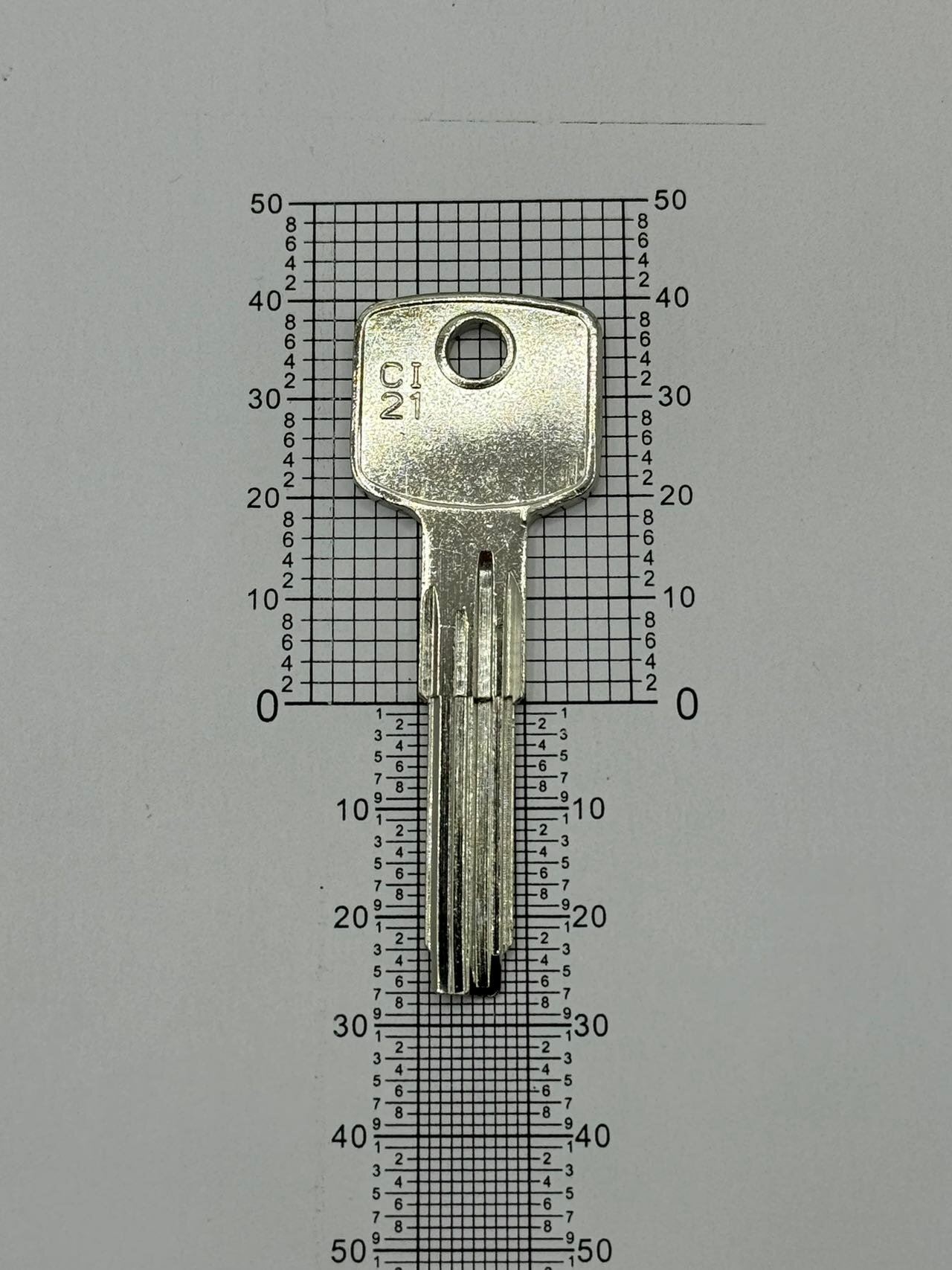 Вертикальный ключ CI21-L Cisa 620 (под бронь),（8.2x2.8x27.5mm）100шт