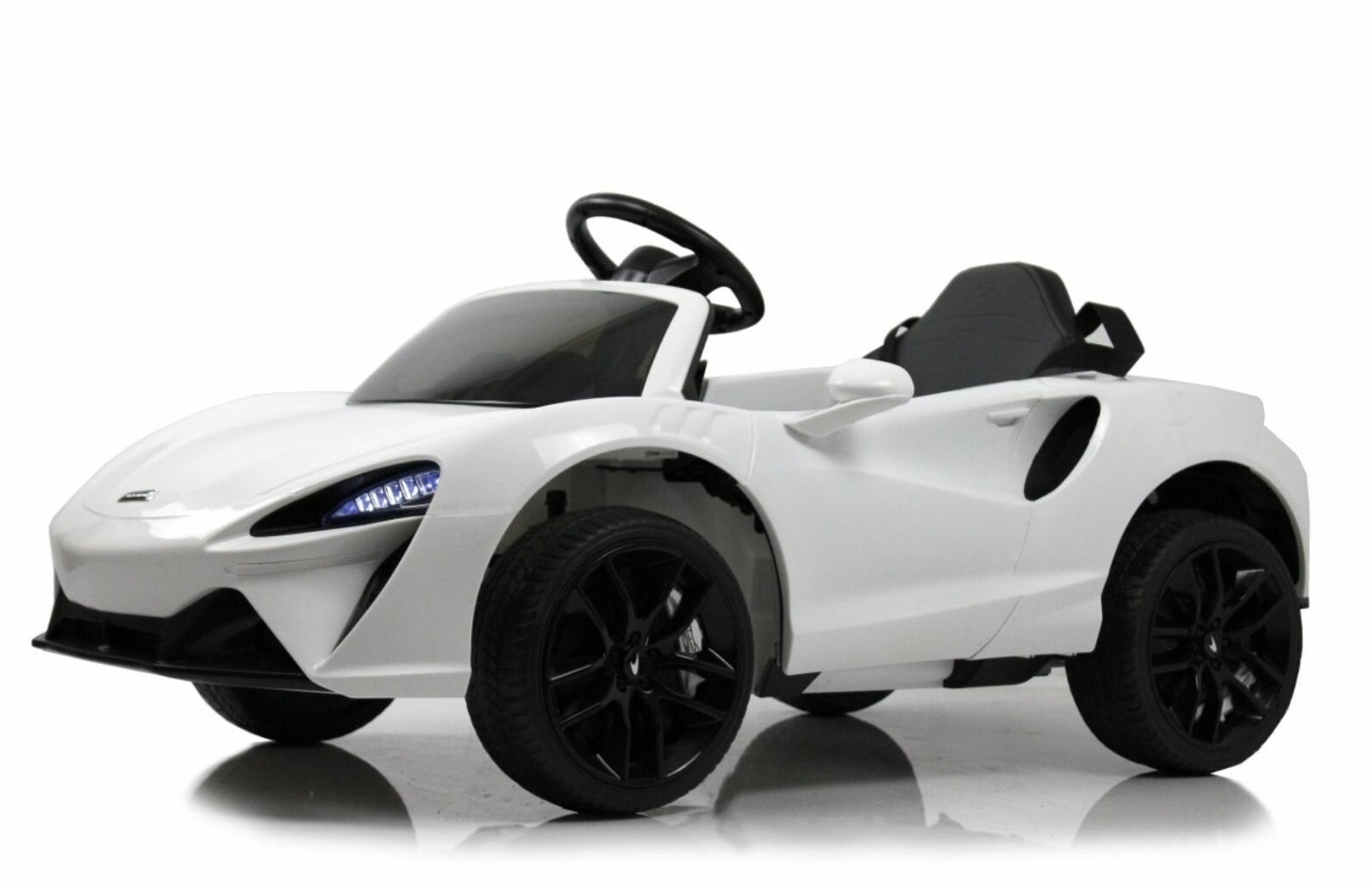 Детский электромобиль Rivertoys Mclaren ARTURA P888BP с дистанционным управлением, одноместный белый
