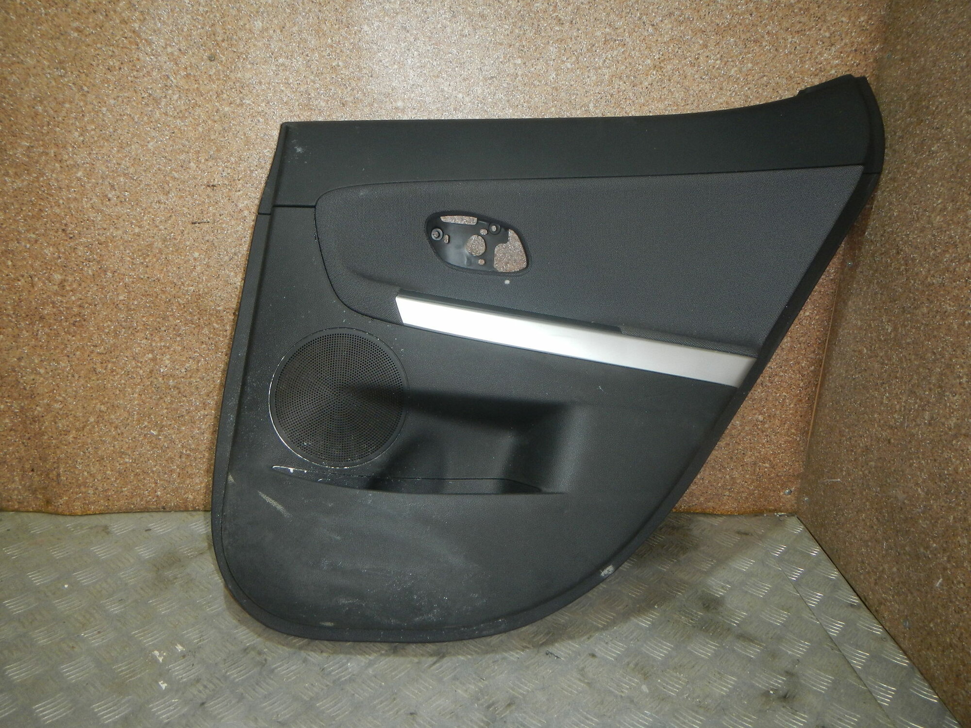 Б/У Обшивка двери задней правой, KIA (Киа)-CEED (12-18) KIA CEED (12-18) Хетчбэк,электрика. Царапины. 597455 Hyundai-KIA ...