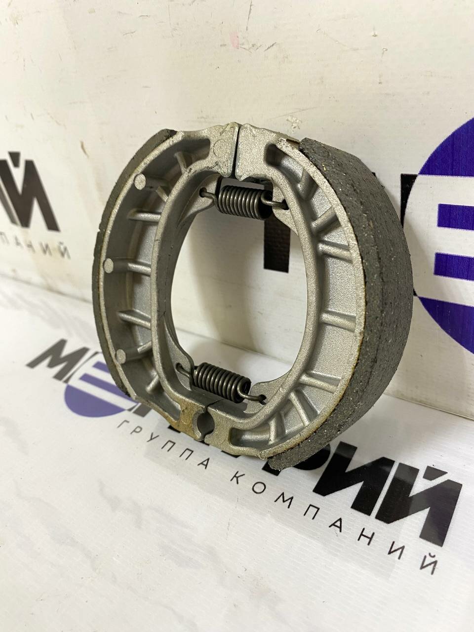 Тормозные колодки 110мм для мопедов Delta, Zodiak, Ob-70 (пара) (прямые пружины)