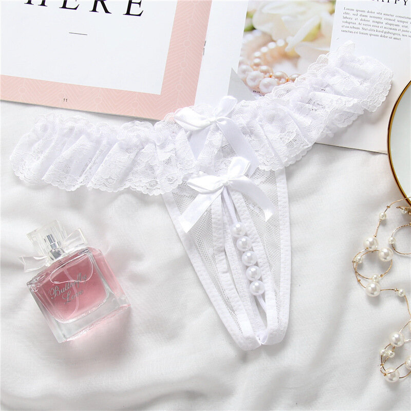 Кружевные стринги с вырезом и жемчугом