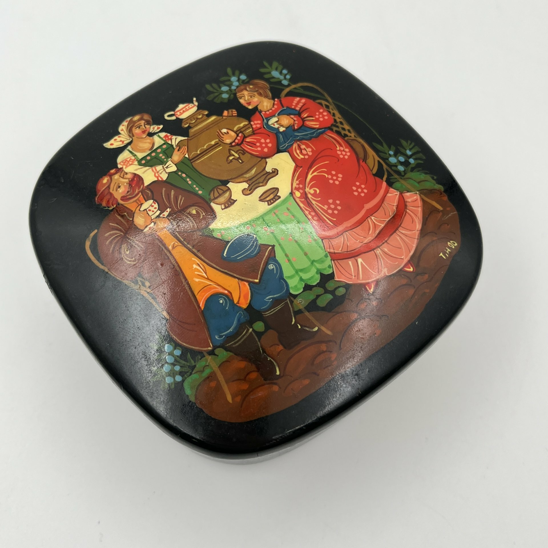 Шкатулка "Чаепитие", подпись "Т. Н. 90", металл, масло, роспись, СССР, 1990 г.