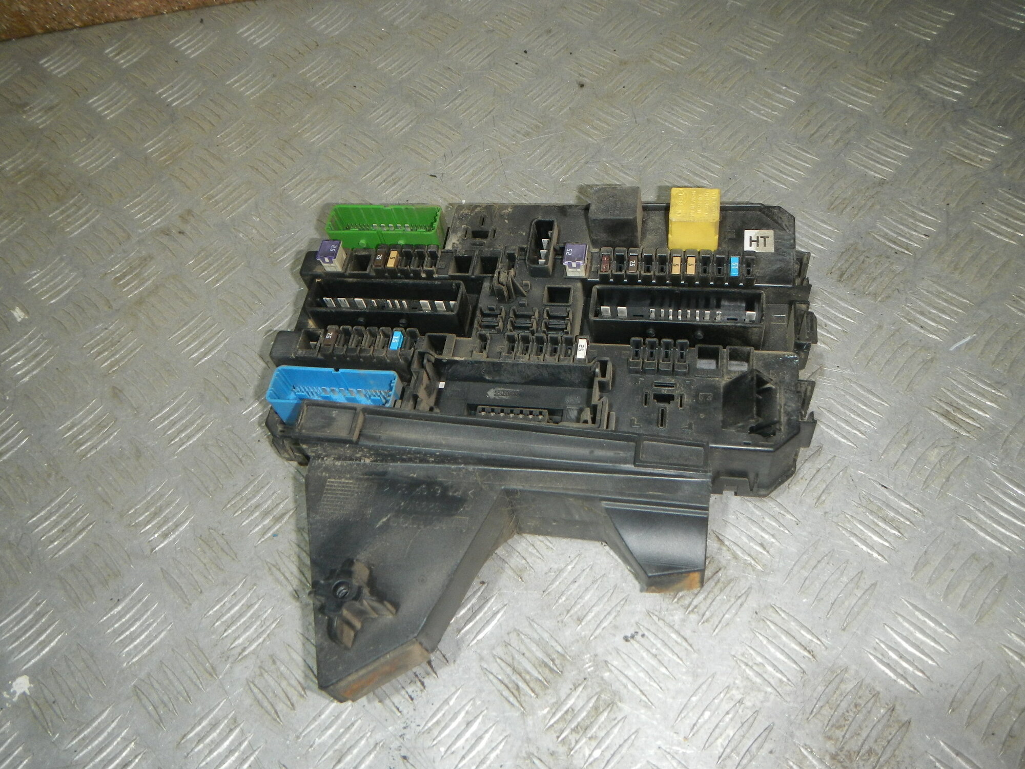 Б/У Блок предохранителей, Opel (Опель)-ASTRA H (04-) OPEL ASTRA H (04-) Салонный в багажник,с конштейном. Без видимых пов...