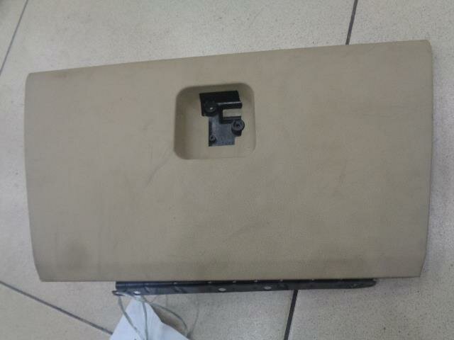 Бардачок от Cadillac CTS 2002-2008