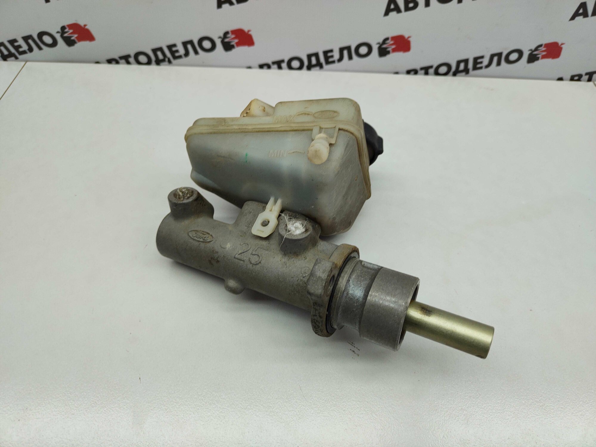 Главный тормозной цилиндр Ford Mondeo 2 (BAP) 96г
