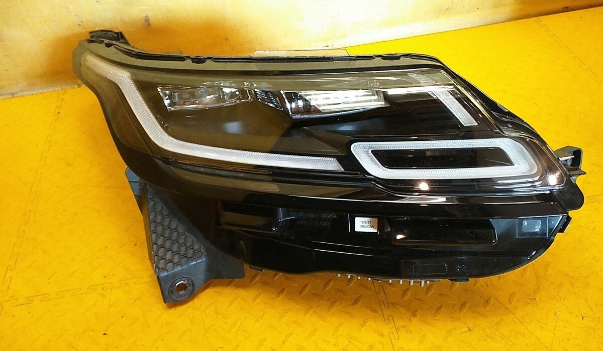 Фара правая Range Rover Velar Land Rover LR093385