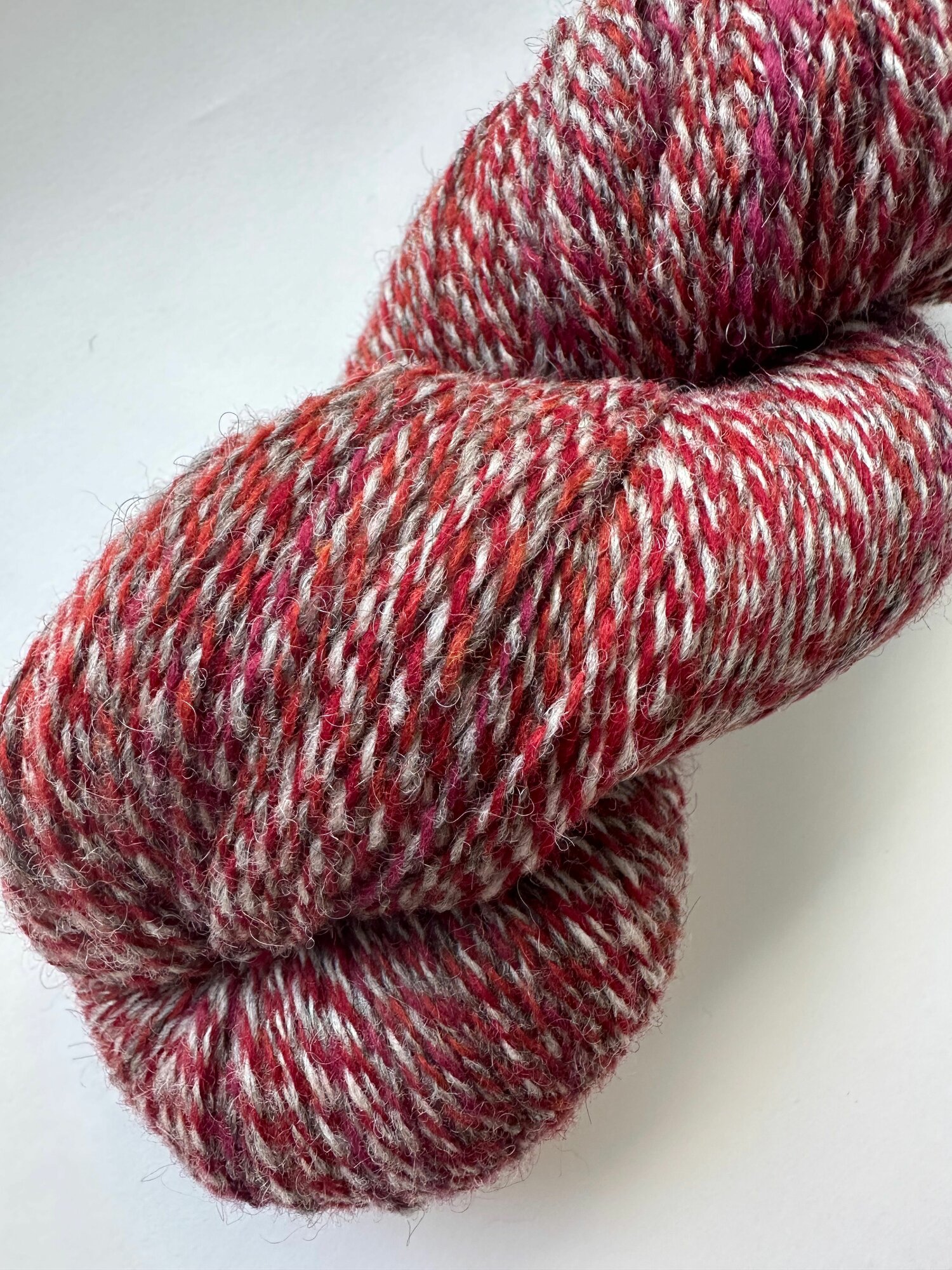 Пряжа для вязания шерсть 100% 8/2 Melange Grey-Red 200-210г.