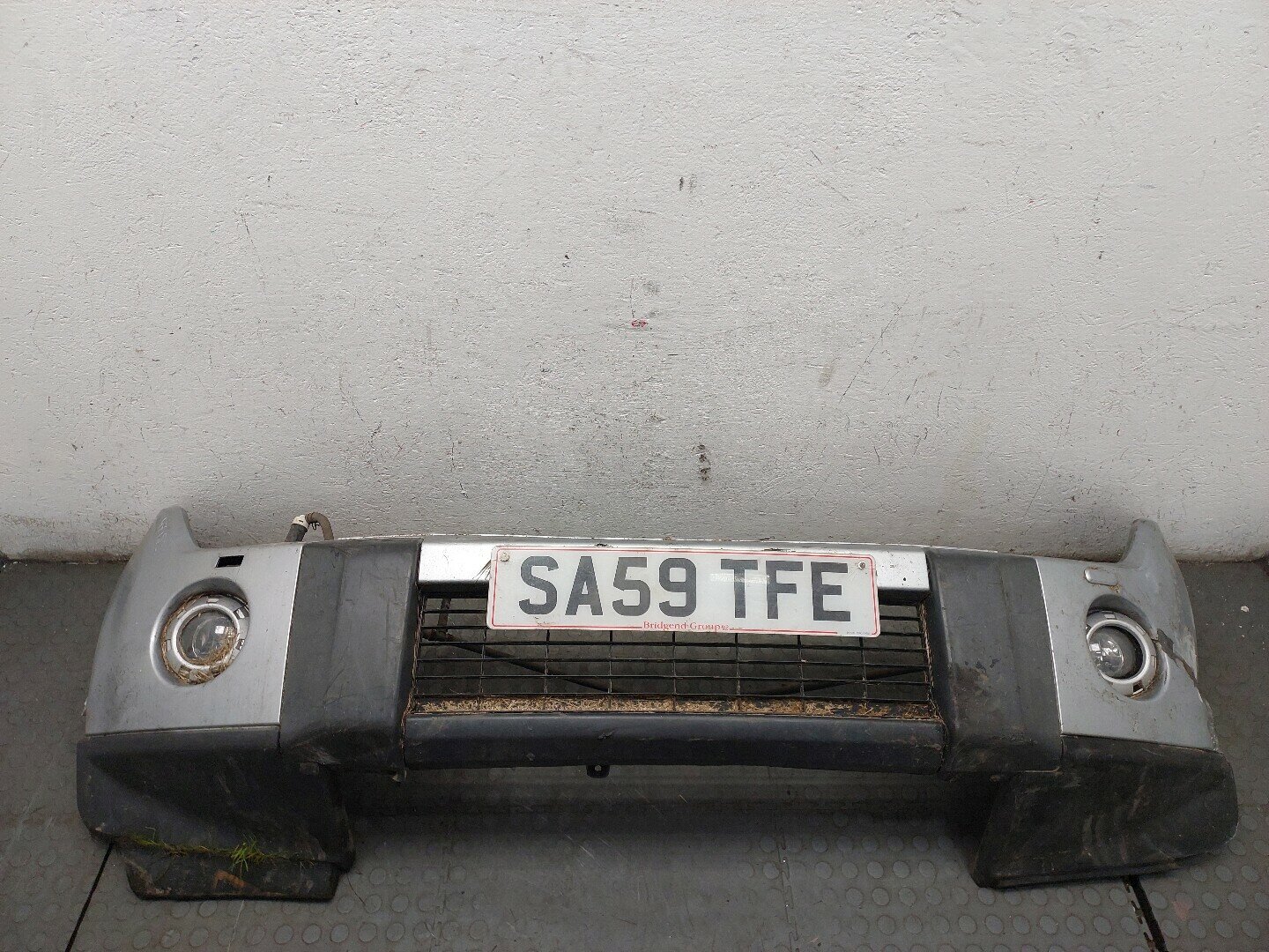 Бампер передний Mitsubishi Pajero Б/У