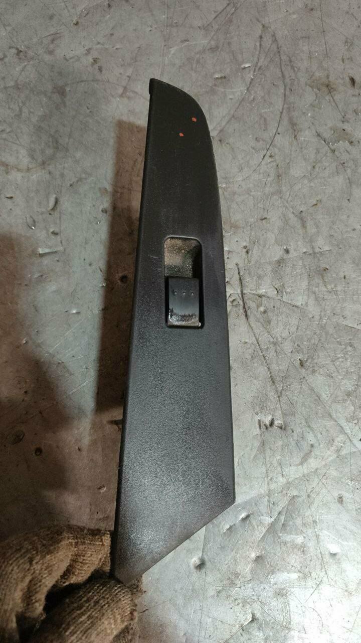 Кнопка стеклоподъемника двери задней левой Mazda 3 (2003 - 2006) 03123110BP4L