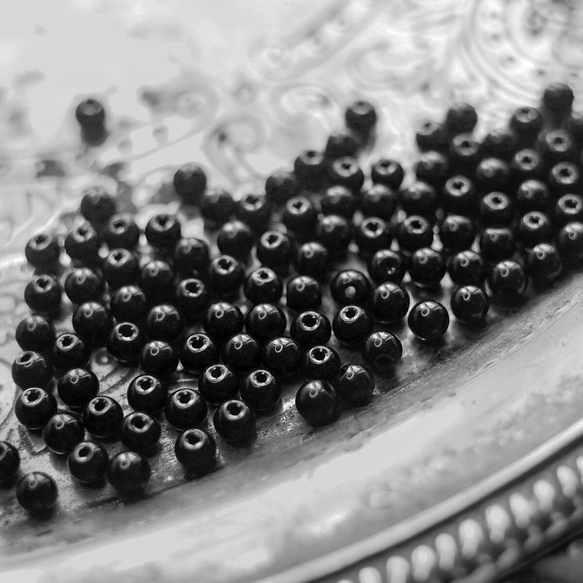 Бусины стеклянные круглые ок. 200 шт, цвет черный, 4 мм