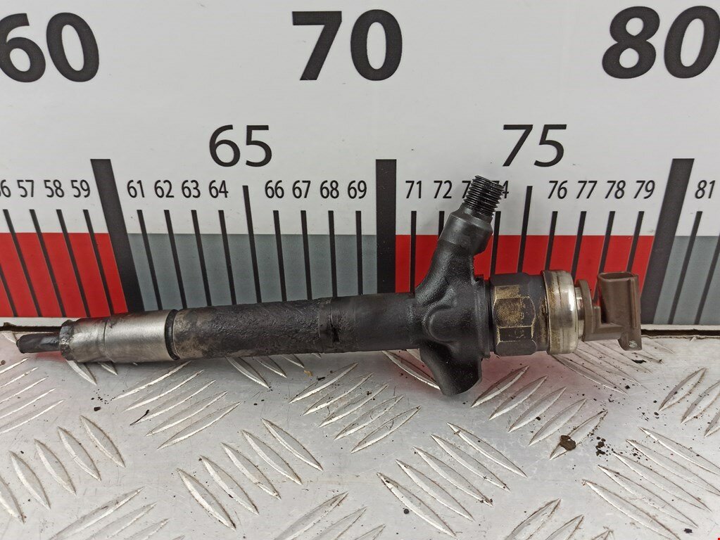 Форсунка дизельная электрическая Toyota Avensis 2 (T250) 2367009280 арт. 1804596