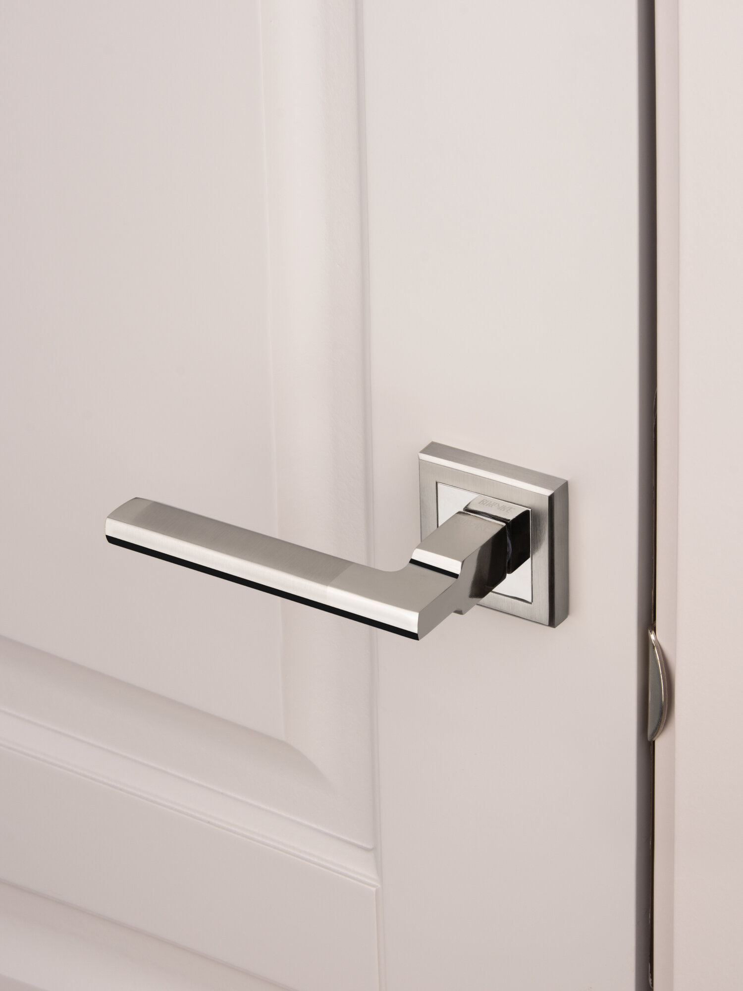 Ручка дверная на квадратной накладке BUSSARE PINADO A-31-30 CHROME/S. CHROME | хром, матовый хром