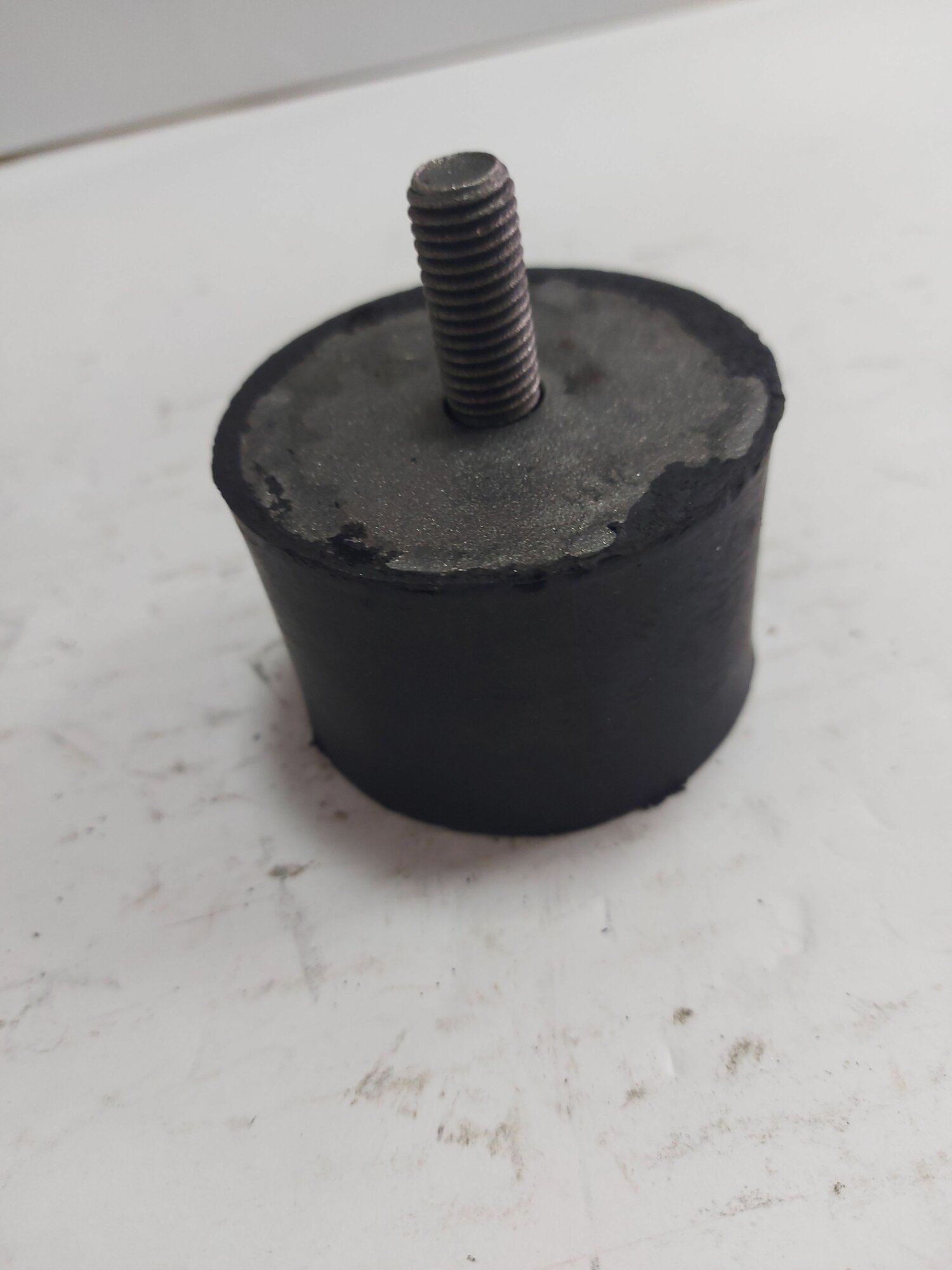 Упор ручки виброплиты (69х44,5х1Ш, М12х27мм)