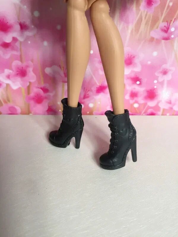 Красные пластиковые туфли для куклы BB 1:6